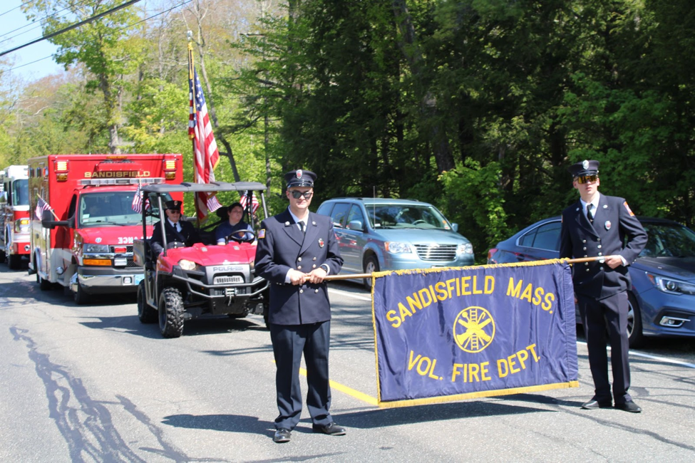 Fallen veterans honored at Sandisfield Memorial Day parade and ...
