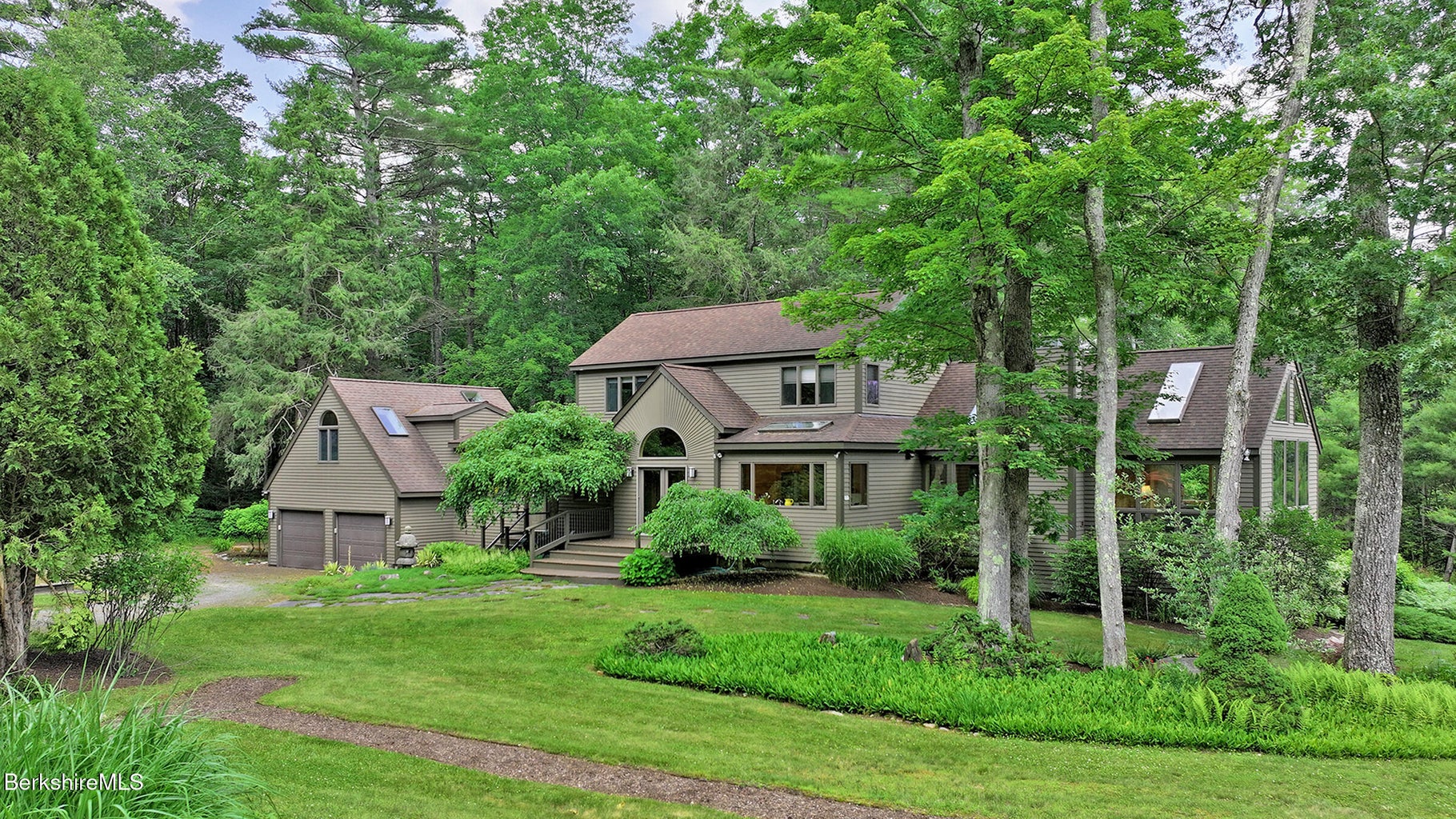 Elegant retreat with studio and views - The Berkshire Edge